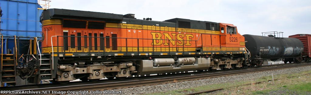 BNSF 5226